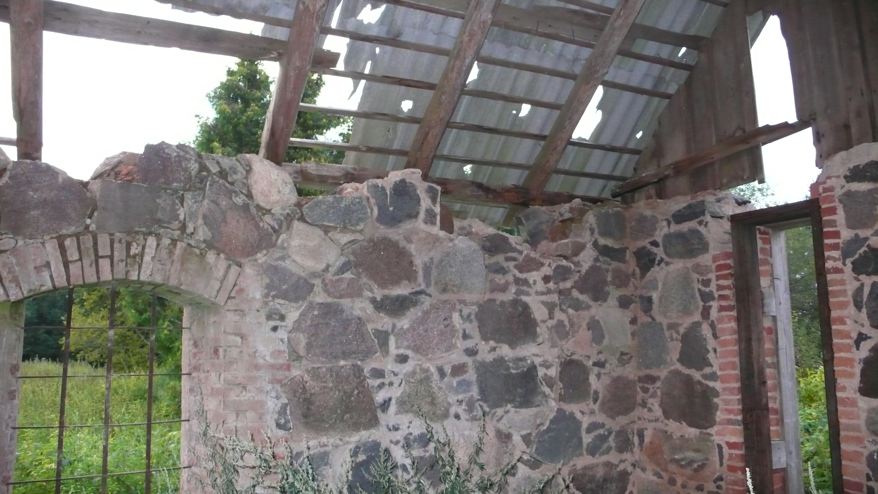 Katuse ja maakivi seina parandus - Hange.ee